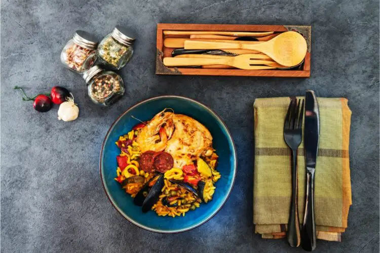 8 Amazing Paula Deen White Chicken Chili Recipes To Try Today - Women Chefs