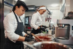 5 Female Hell’s Kitchen Sous Chefs We Adore - Women Chefs